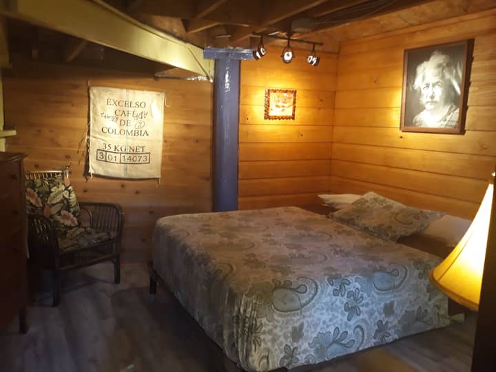 Roots Of Treehouse On Lush Farm - Miami