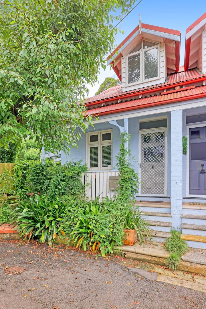 Super Cute Cottage In Sydney Harbour Suburb - 