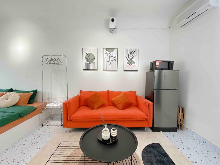 Bright 2br Balcony Studio @Train Street | Netflix - Hanoi