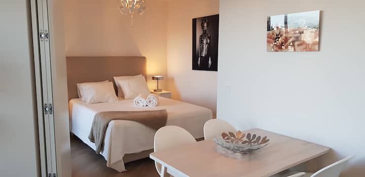 Superbe Vue Et Luxe En Pleine Avenue Louise - Bryssel