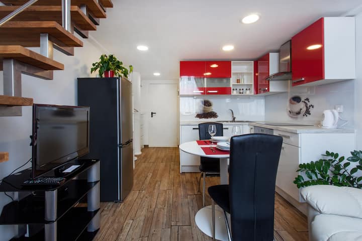 Red Factory Loft With Free Parking - Ljubljana