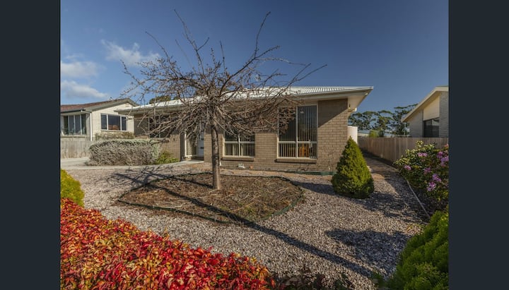 Endeavour Cottage - St Helens