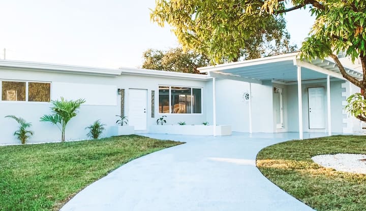 Sunny, Fully Remodeled Gem In The Heart Of Miami - Miami, FL