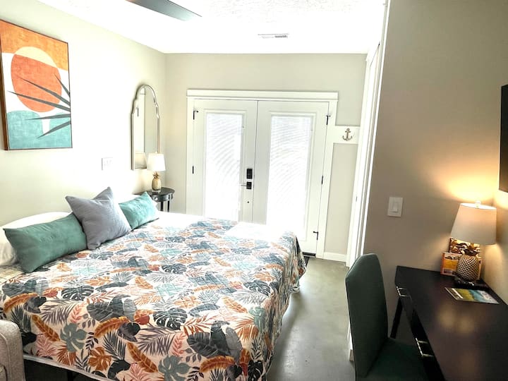 Sunset Garden Studio -King Bed- - Boise, ID