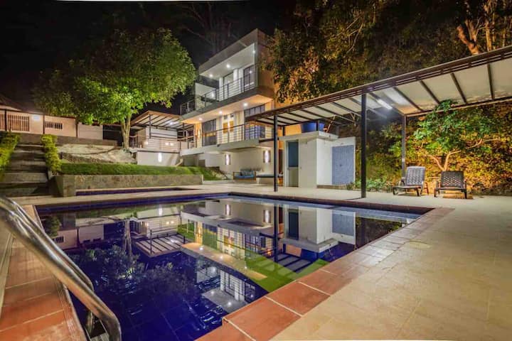 High House, Jacuzzi, Piscinas, Total Privacidad. - Villeta