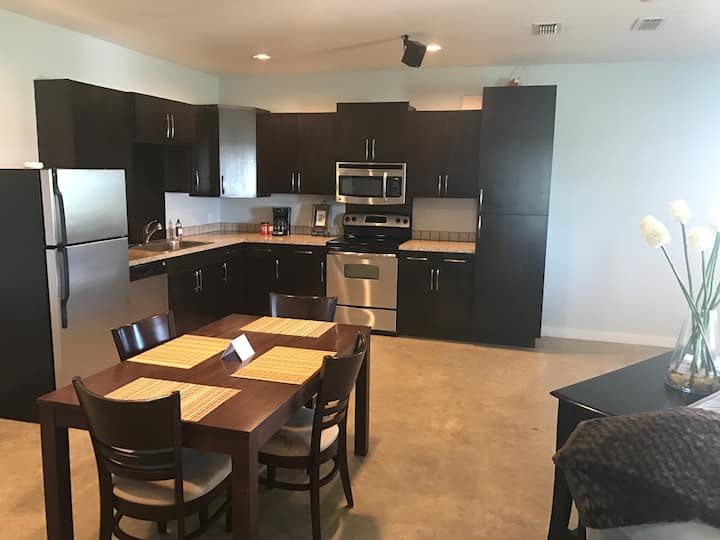 Mustang Guesthouse, Directv, Internet, 3 Queen - Canton, TX