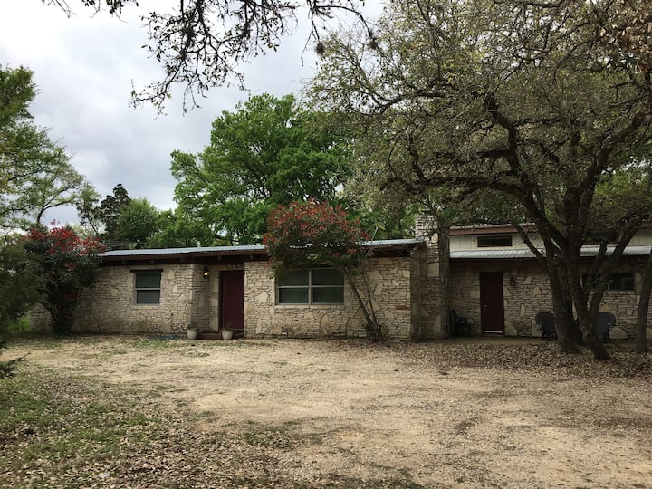 San Marcos Hill Country Retreat - San Marcos, TX