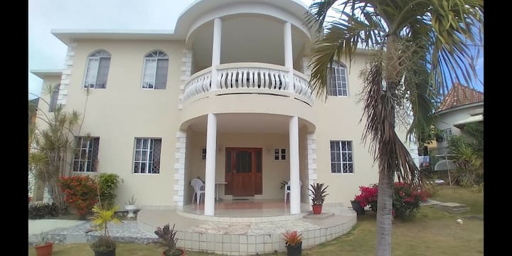 Breathtaking Mtn View 1 Bedroom Apt 7 Mins To City - 蒙特哥貝