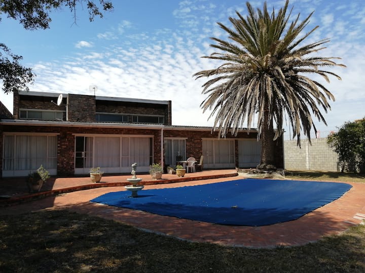 7 Bedroom House - Summerstrand Port Elizabeth - Port Elizabeth