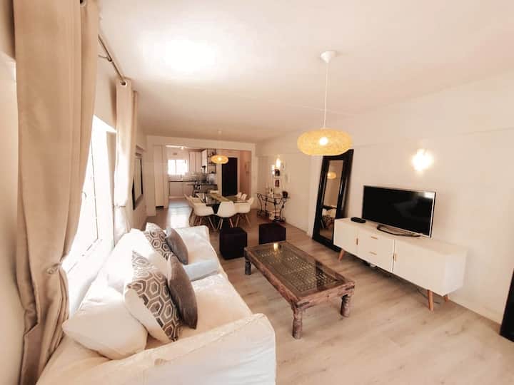 Charming Unit In The Heart Of Sandton With Ups -