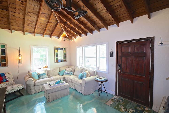 The Nsb Bungalow - New Smyrna Beach, FL