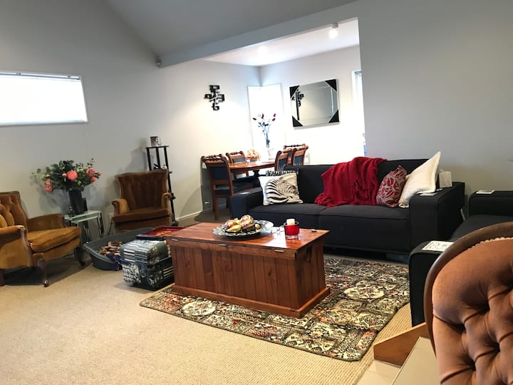 Private Rm+bathrm In Christchurch City + Breakfast - Christchurch