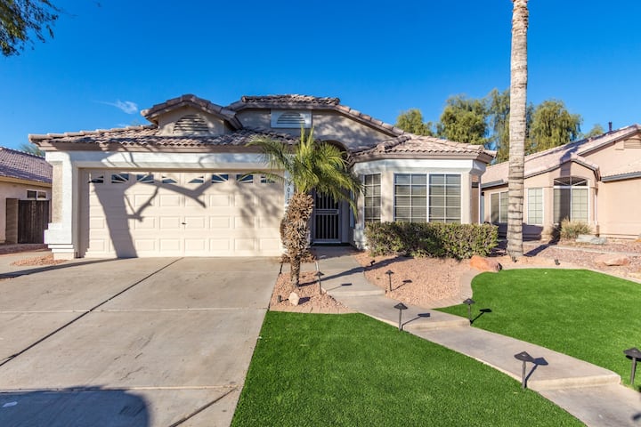 5-star Oasis Pool, Spa, Ev Charger & Family Fun - Mesa