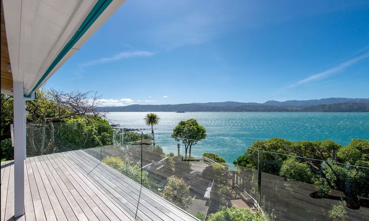 Slice Of Seaside Heaven Lost In The Bush - Wellington