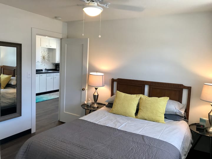 The Lofts #24 ~ Beautifuly Remodeled Apts - 戴德伍德