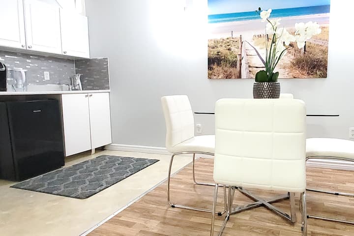 Entire Guest Area At A Family Home - Kitchener