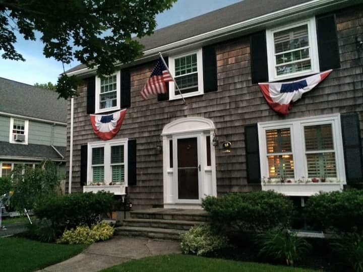 A Quick Walk To Beach In This New England Home! - Marblehead, MA