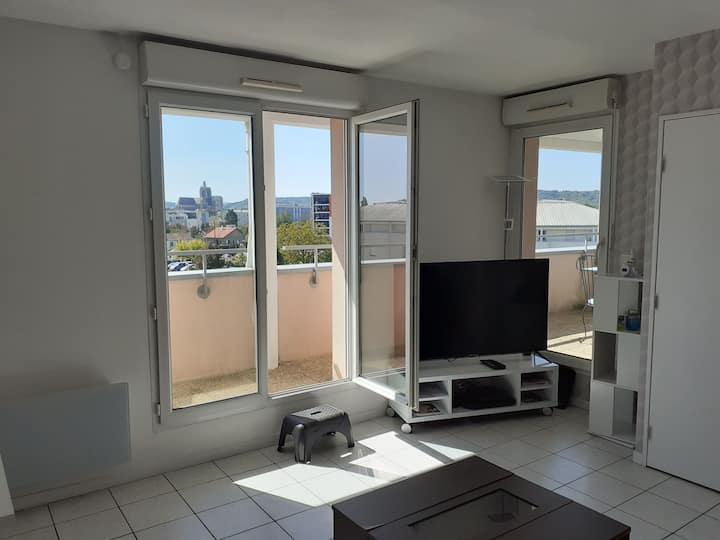 Logement Meublé Avec Vue Sur Cathédrale De Sens. - Sens