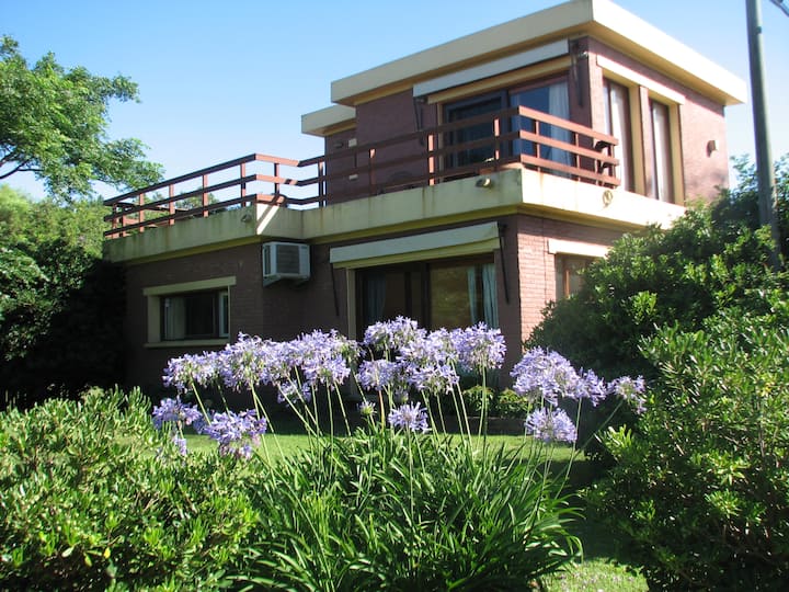 Casa Muy Amplia Frente A La Playa - Uruguay