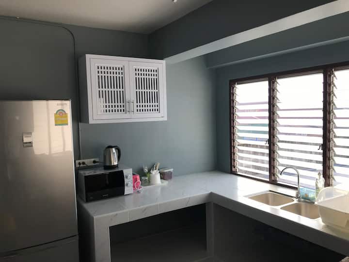 Clean, Large Room/private Bath/city Center - Chiang Rai