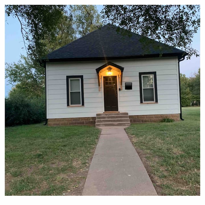 The Pioneer In Lyons,near Sterling College&chase - Kansas