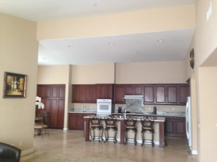 Exclusive Semi Secluded Get-away - Corona, CA