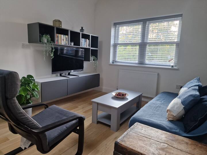 Bright 2-bed Flat With Free Parking Near Whetstone - Barnet