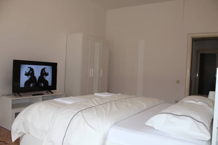 Pisa Central Train Station King Size Bedroom - Pisa, Italia