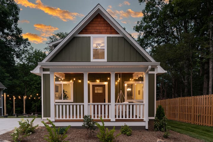 Cozy Cottage, Hot Tub, Game Room, & Fire Pit - Black Mountain, NC