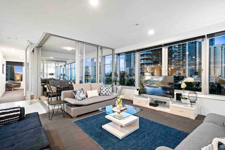Surfers Paradise Spacious Family Retreat-8 Guests - Surfers Paradise