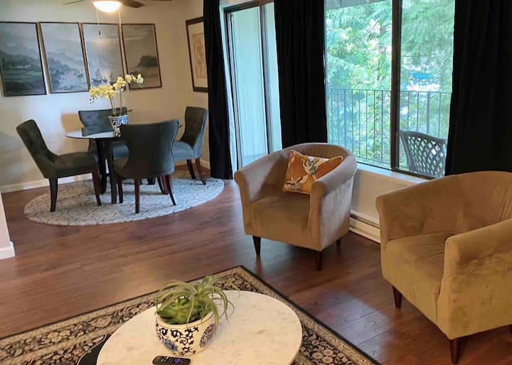 2 Bedroom Kirkland Totem Lake Condo - Kirkland, WA