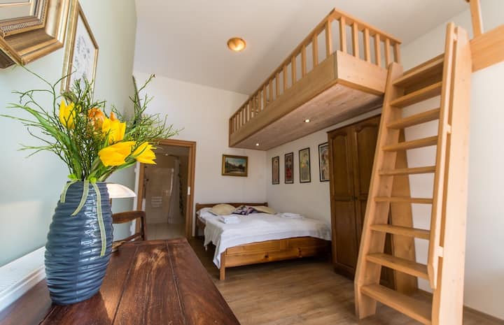 Sunny Garden Room With Bunk Beds - Český Krumlov