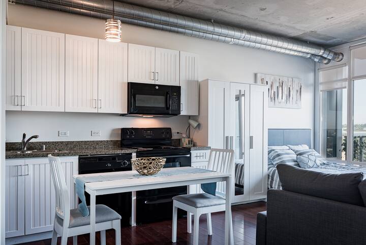 Charming Studio In Downtown W/free Parking & Wifi - San Diego, CA