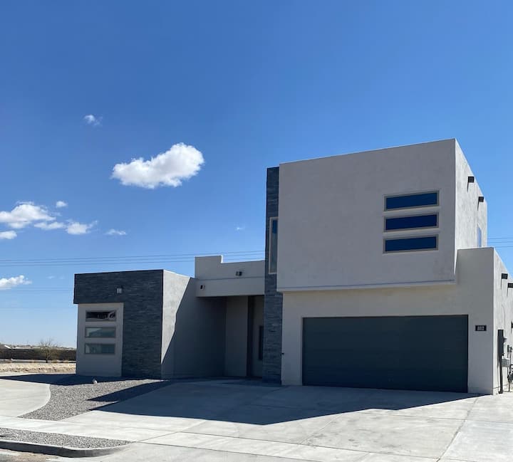 Spacious 4 Bedrooms Home With Garage And Patio - El Paso, TX