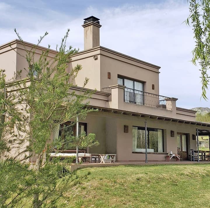 Casa Con Pileta En Tandil. - Tandil