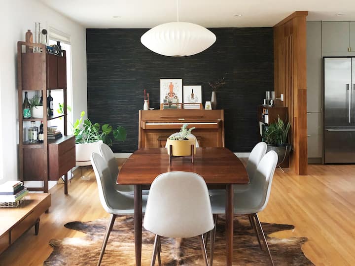 Stylish Midcentury Gamehouse In East Nashville