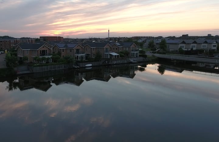 Big House Along The Water, Close To Rotterdam City - Barendrecht