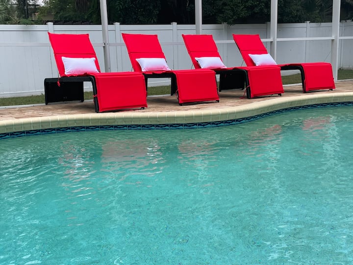 Tiki Bar+sauna+hot Tub+heated Pool! 2 King Beds! - St. Petersburg, FL