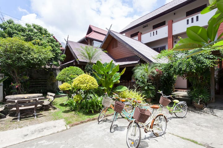 Little Home 依偎在护城河边的泰式小院 大床房间B1 - Chiang Mai, Thailand