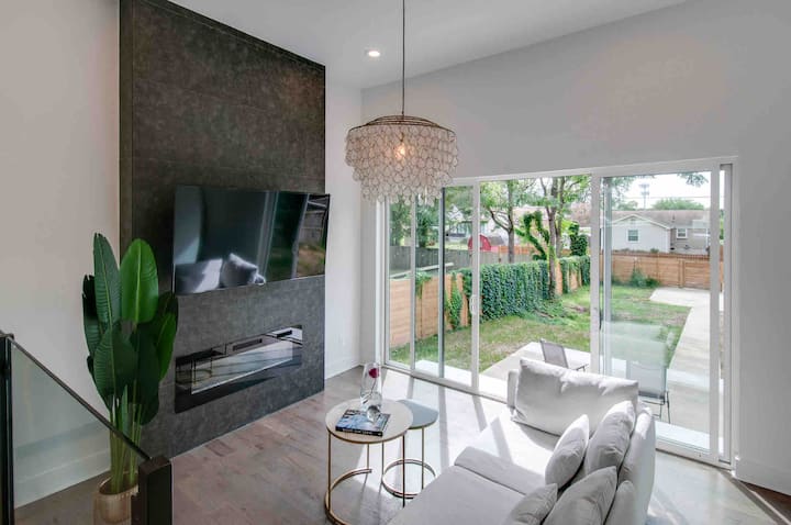 Luxurious Home 2 Miles From Broadway