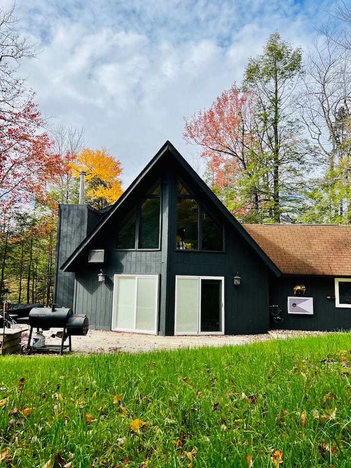 Chalet In Pocono-pool-sauna- Romantic Getaway - Tobyhanna, PA