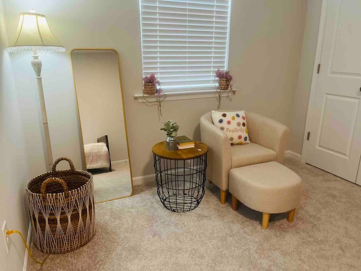 Stay In Style: North Raleigh 1br - Raleigh, NC