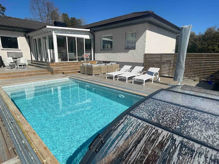 Stort Familjärt Hus Med Pool I Populära Mörtnäs - Gustavsberg