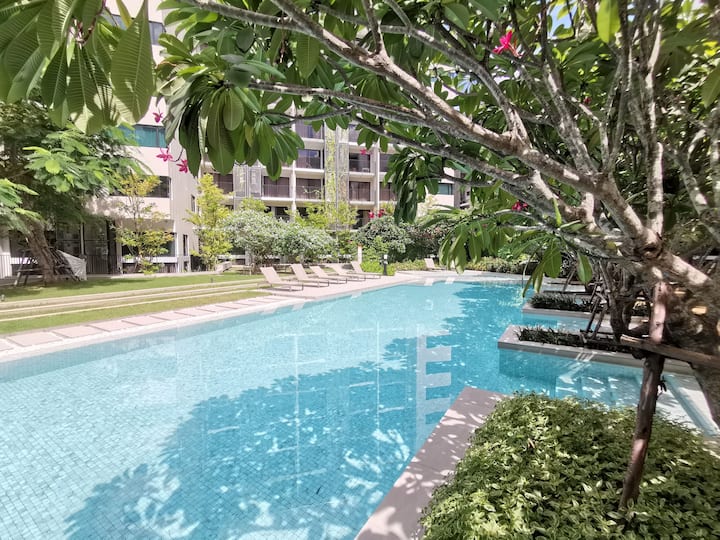 2br 2 Bath Sathorn Garden Pool Resort + Fitness - Bangkok