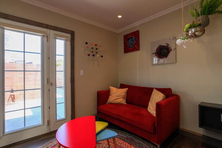 Bright & Beautiful Cottage - Oakland, CA