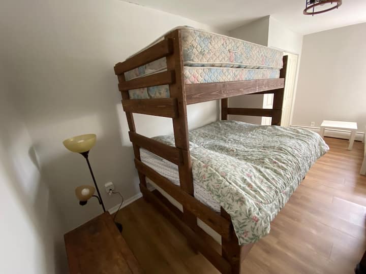 Bunkbed Private Room Livonia - Livonia, MI