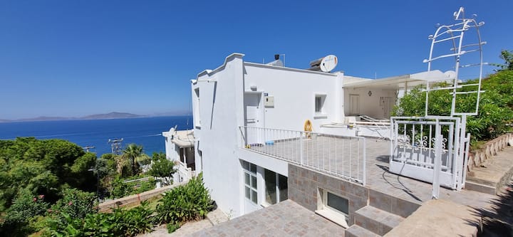 Panoramik Deniz Manzaralı ÖZel Plajlı Villa - Akyarlar