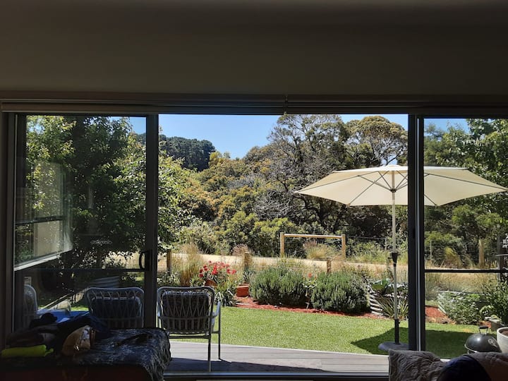 Peaceful Green Retreat Close To Shops And Beach - Torquay