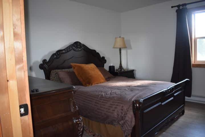 Bozeman Airport - 5 Min Drive (2 Bed, 1 Bath) - 보즈먼
