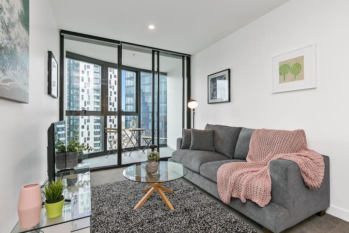 Riley - Resort Living * Gym Sauna Pool Spa Wi-fi - Melbourne